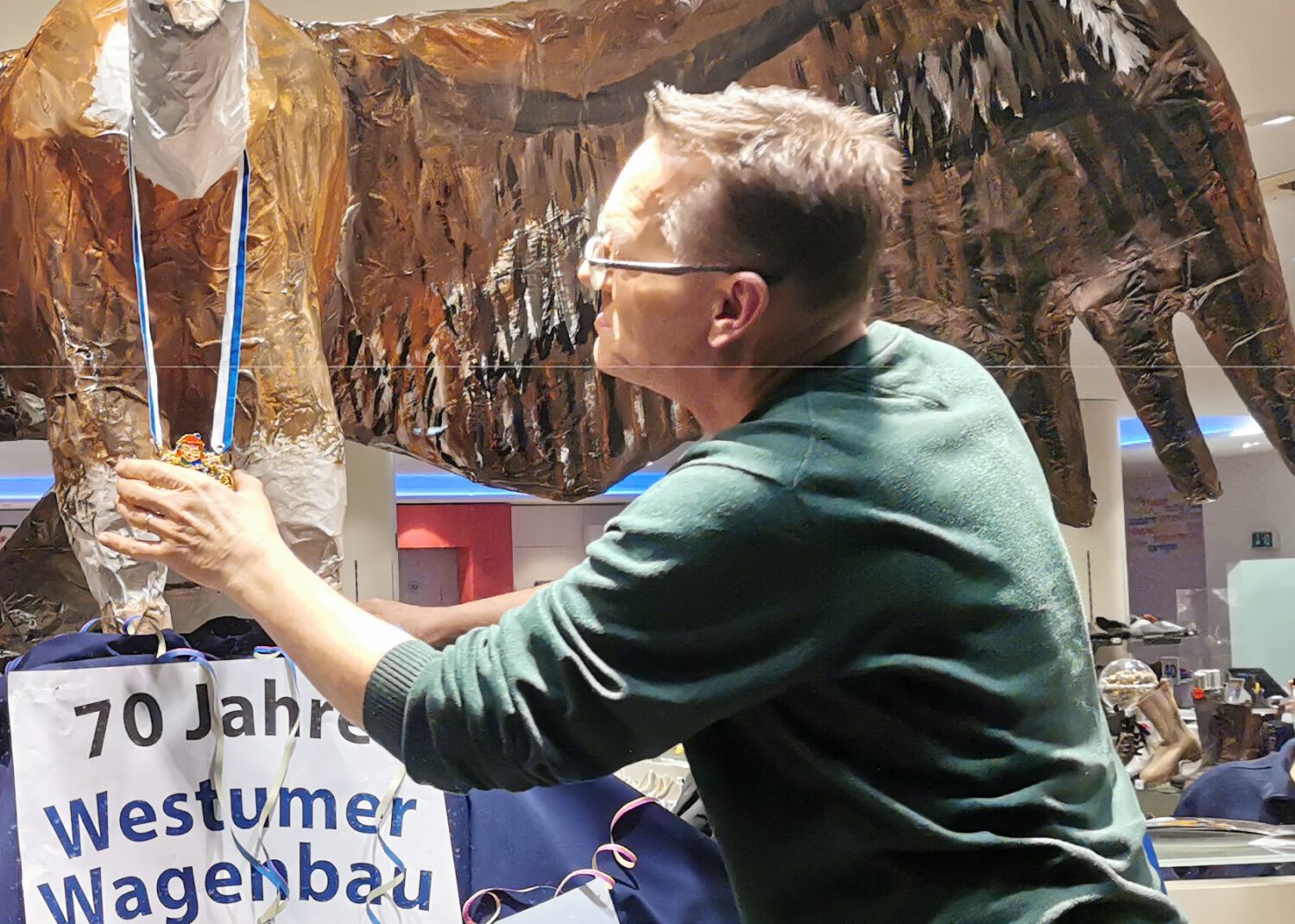 Schaufenstergeschichten bei den Westumern – 70 Jahre Wagenbau | Alles ...